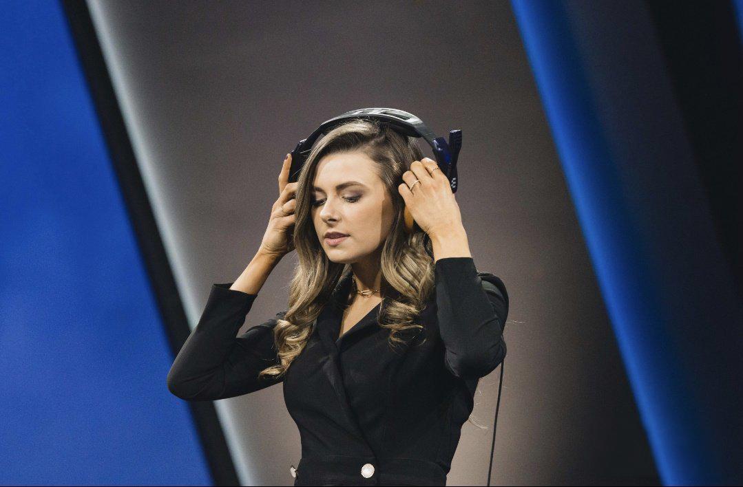 SixteeNCS2 的想法: CSGO的女主持人中，Freya最靓，应该没异议吧。 - 知乎