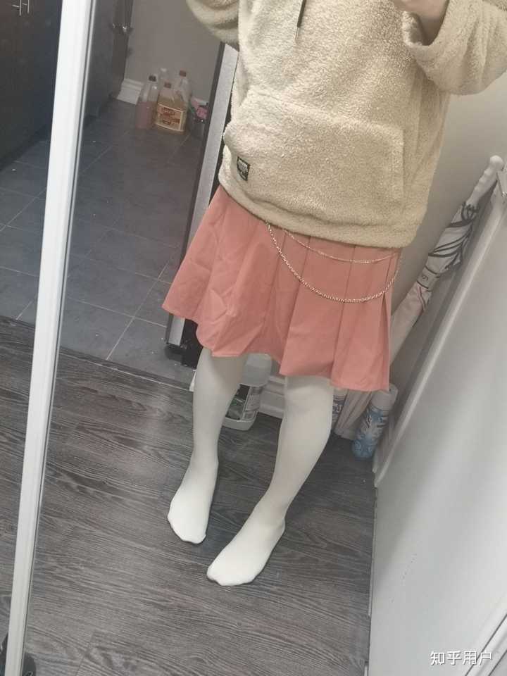 如何看待喜欢穿白裤袜的男生? 知乎