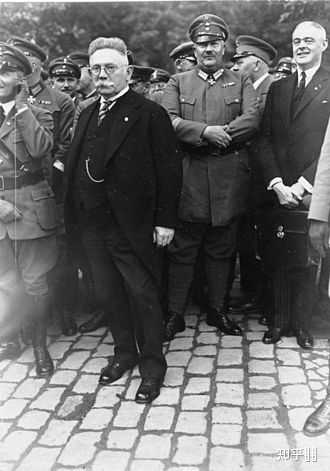 阿尔弗雷德·胡根贝格在纳粹德国统治系统中是什么地位? - 知乎