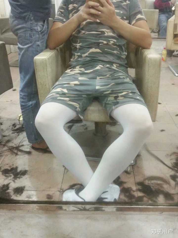 男生可以这样穿长袜吗? 知乎