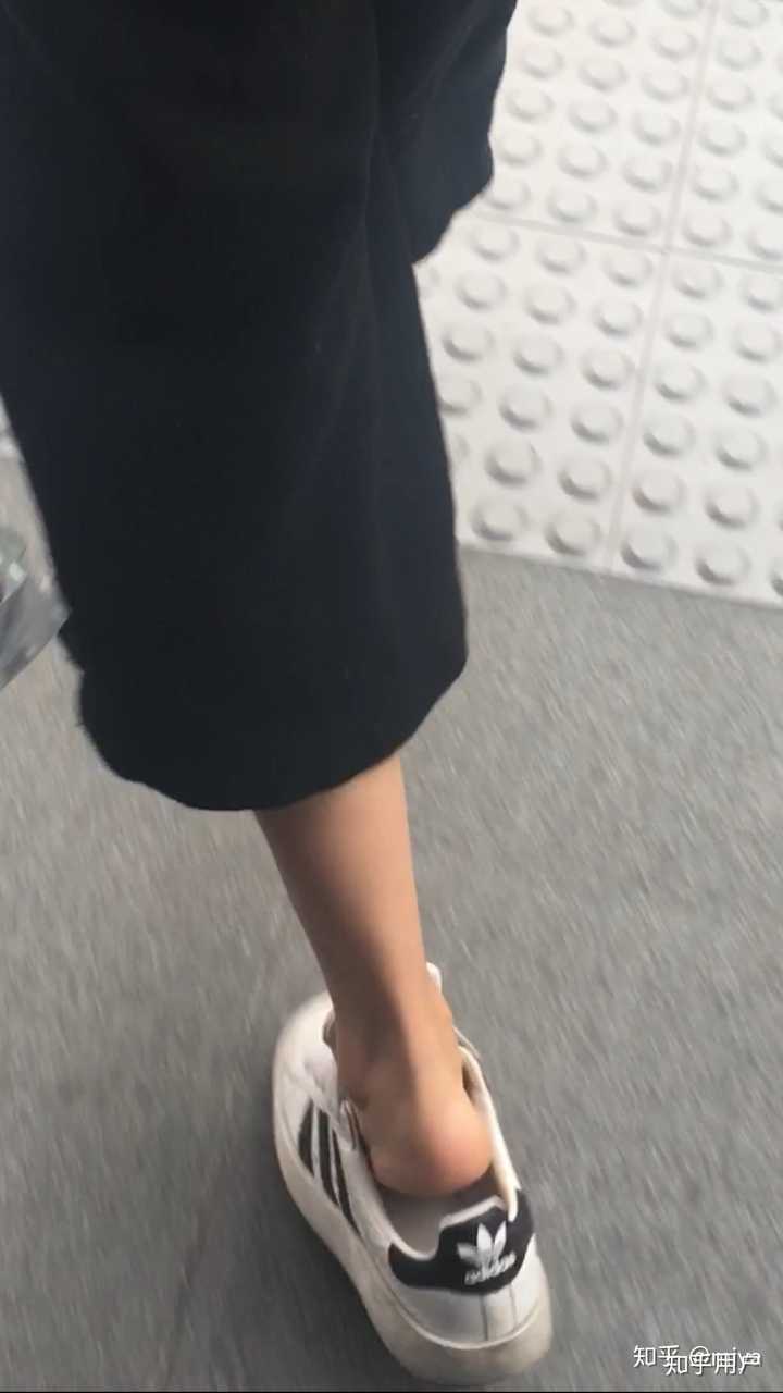 穿运动鞋不穿袜子真的舒服吗? 知乎