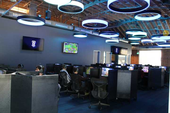 在拳头公司（Riot Games）工作是种怎样的体验？ - 知乎