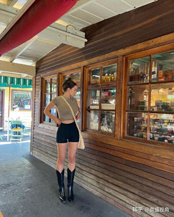 揭秘Model界代表性美女-苏菲·穆德(Sophie Mudd)的完美容貌和身材 - 知乎