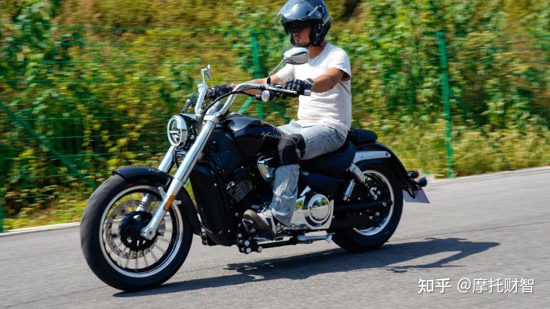 纯正美式巡航，操控却不美式—21999元力帆V400动态测评 - 知乎