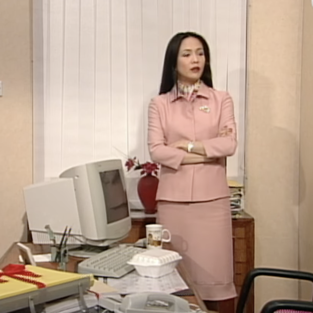 千禧年港剧《男亲女爱》之时髦精Miss Mo毛小慧服装造型， DoDo姐郑裕玲主演 - 知乎