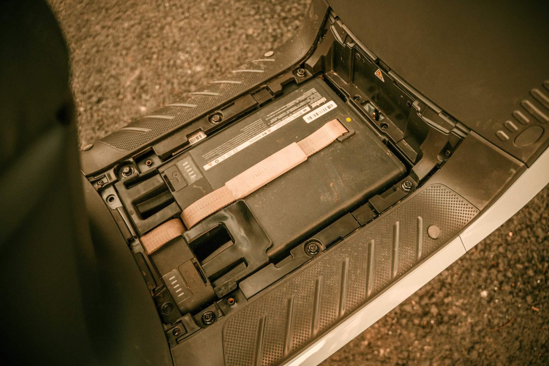 近2.1W的电动摩托车，体验如何？九号E200P MK2测评 - 知乎