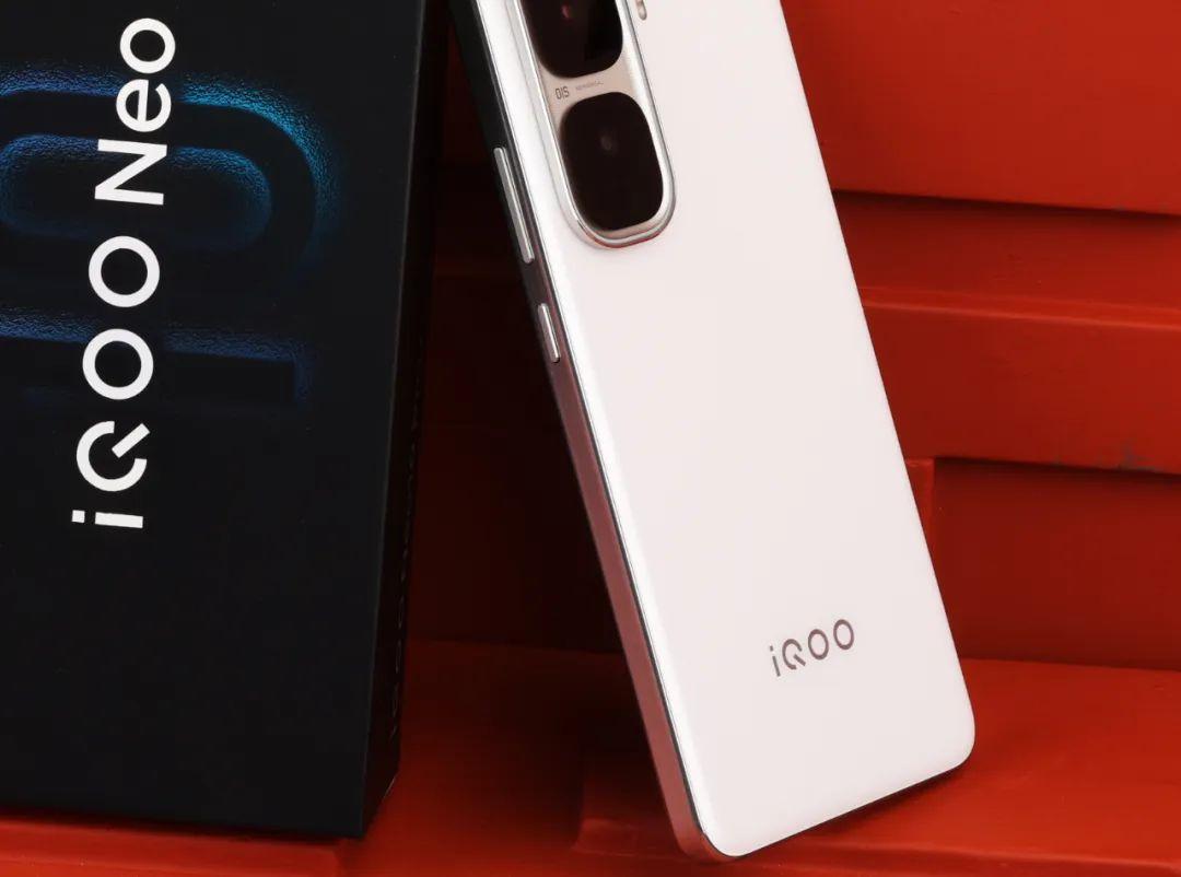 2K直面屏+双芯的“丝滑” iQOO Neo 10 Pro+评测 - 知乎
