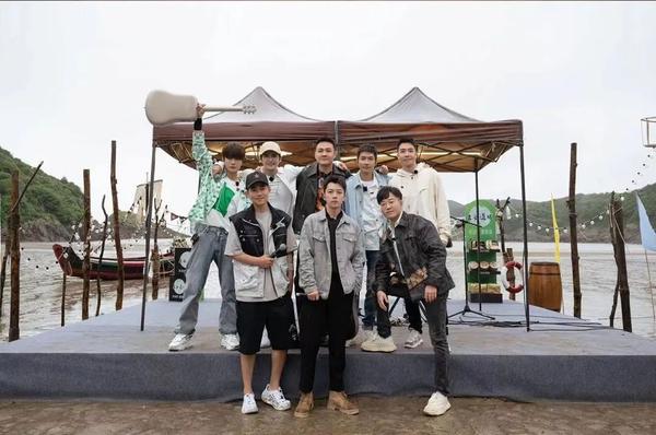 0713再就业男团“出道”一周年，红到什么水平了？ - 知乎