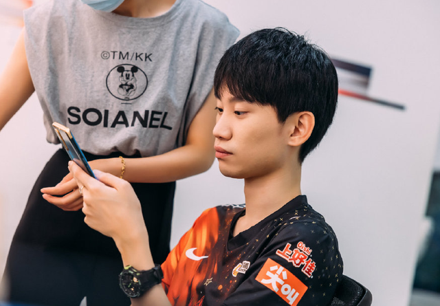 Doinb充满自信！直播放狠话表示稳赢，黑黑认可他的发言 - 知乎