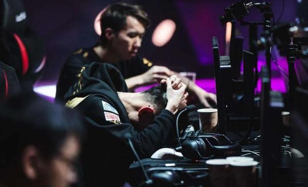 LPL令人泪目的历史！水晶哥：喝十几瓶饮料，打完BO10去医院 - 知乎