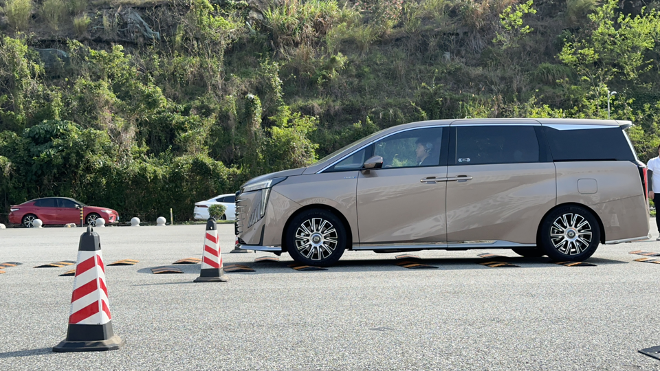 插混MPV高速都没后劲，匹配2.0T能解决？传祺E9试驾 - 知乎