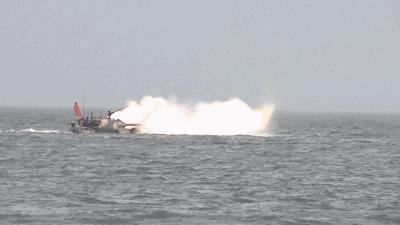 终于来了！“土豪版”15式正式列装，坦克部队如何突破水际滩头 - 知乎