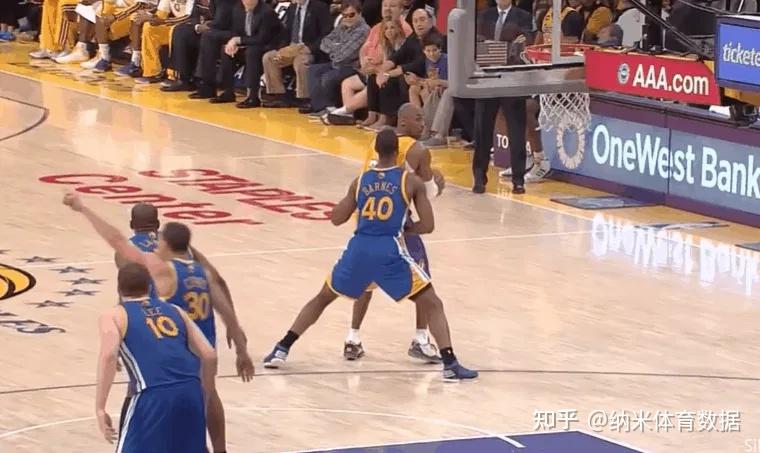 记忆中的科比-布莱恩特，悬在斯台普斯上空的紫金战袍 - 知乎