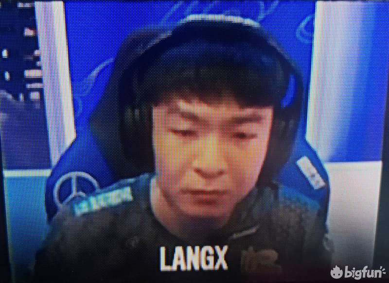 国外网友趣评S10小组赛第七日：LangX同时被两名打野Gank，这还怎么玩？ - 知乎