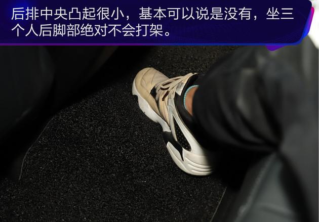 抢先实拍一汽奔腾SENIA R9 SENIA家族第二子！ - 知乎