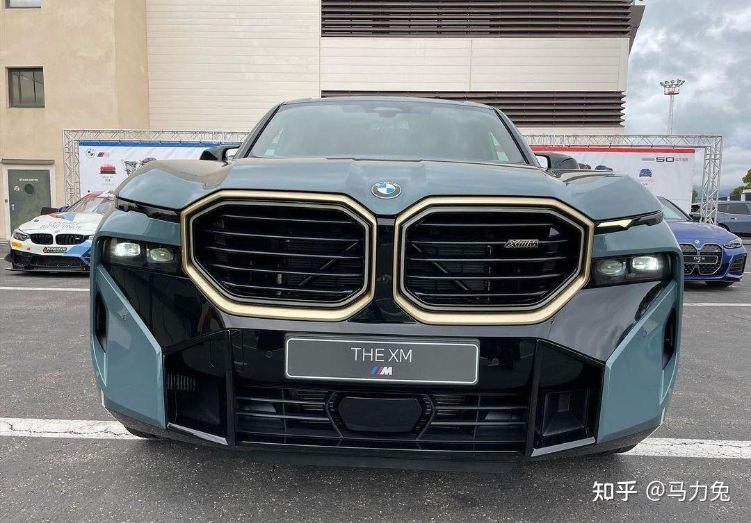 预售价超200万元，搭载4.4T大V8发动机，宝马全新XM实车曝光 - 知乎