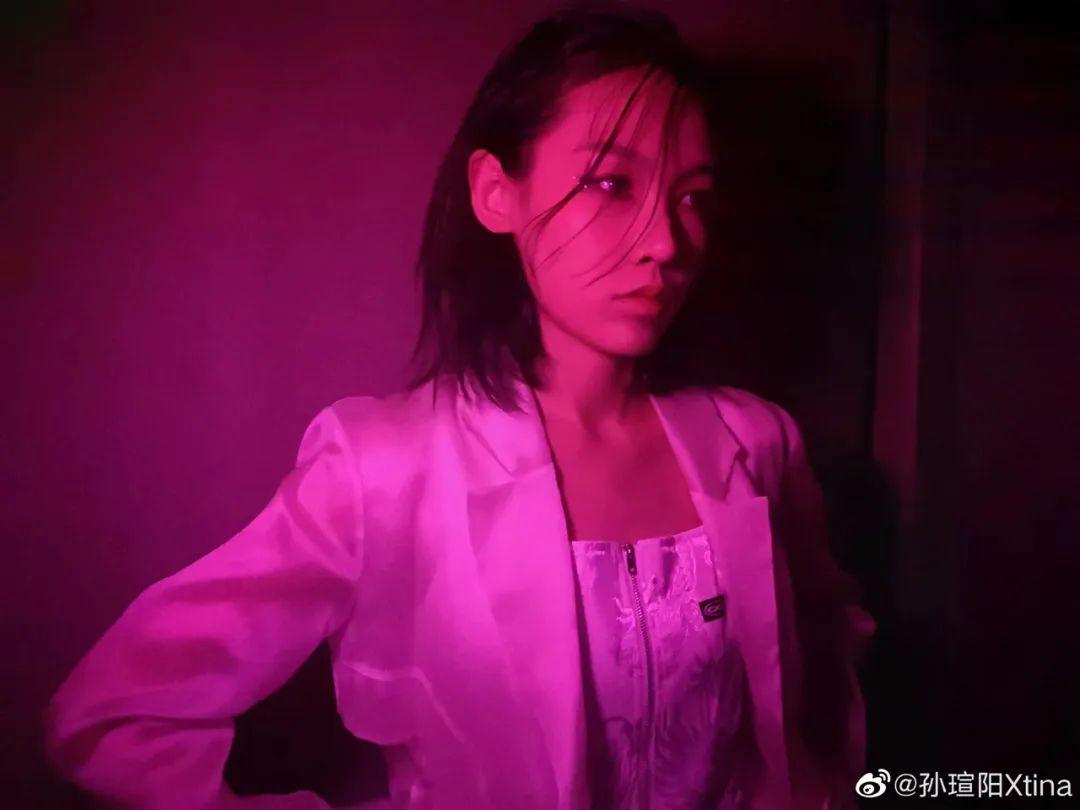 她是Jony J南京奥体演唱会的御用back up，有嘻哈和新世代都入围正赛的女rapper - 知乎