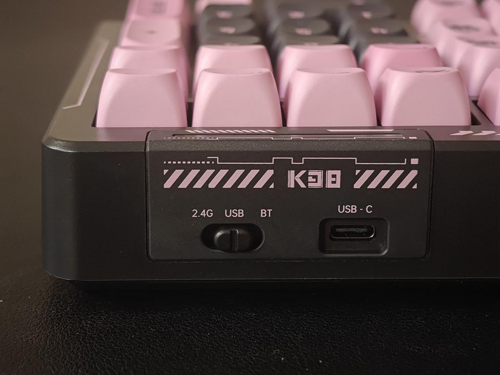 侧翼流光灯带+二次元IP设计加持！凌豹K98三模Gasket机械键盘体验 - 知乎