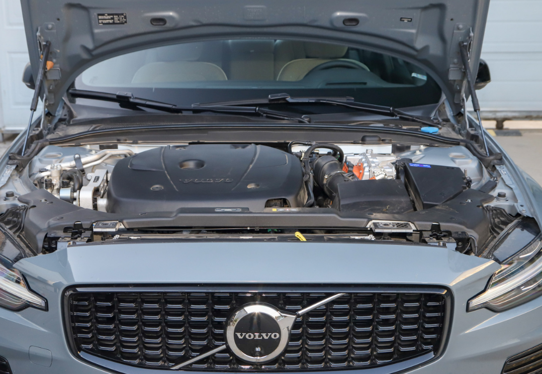 豪华混动车PK：全新奔驰C350eL对比新款沃尔沃S60 - 知乎