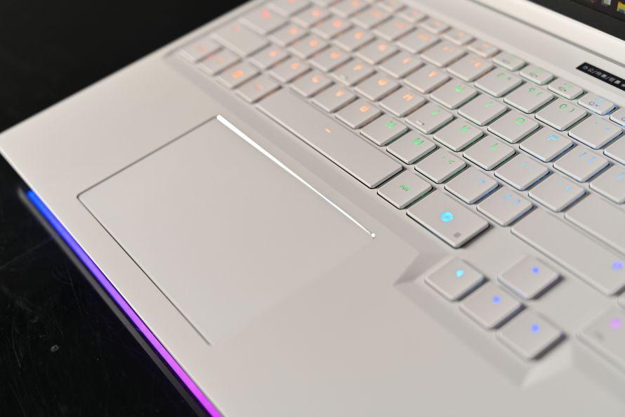 机械革命耀世16Ultra评测：长江存储PC411固态硬盘加持下的性能魔兽 - 知乎