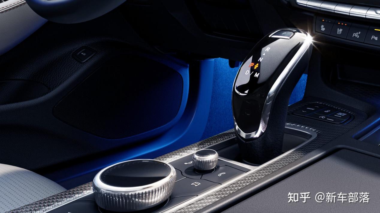 标配33英寸9K曲面屏，新款凯迪拉克CT5购车手册，推荐中配版 - 知乎