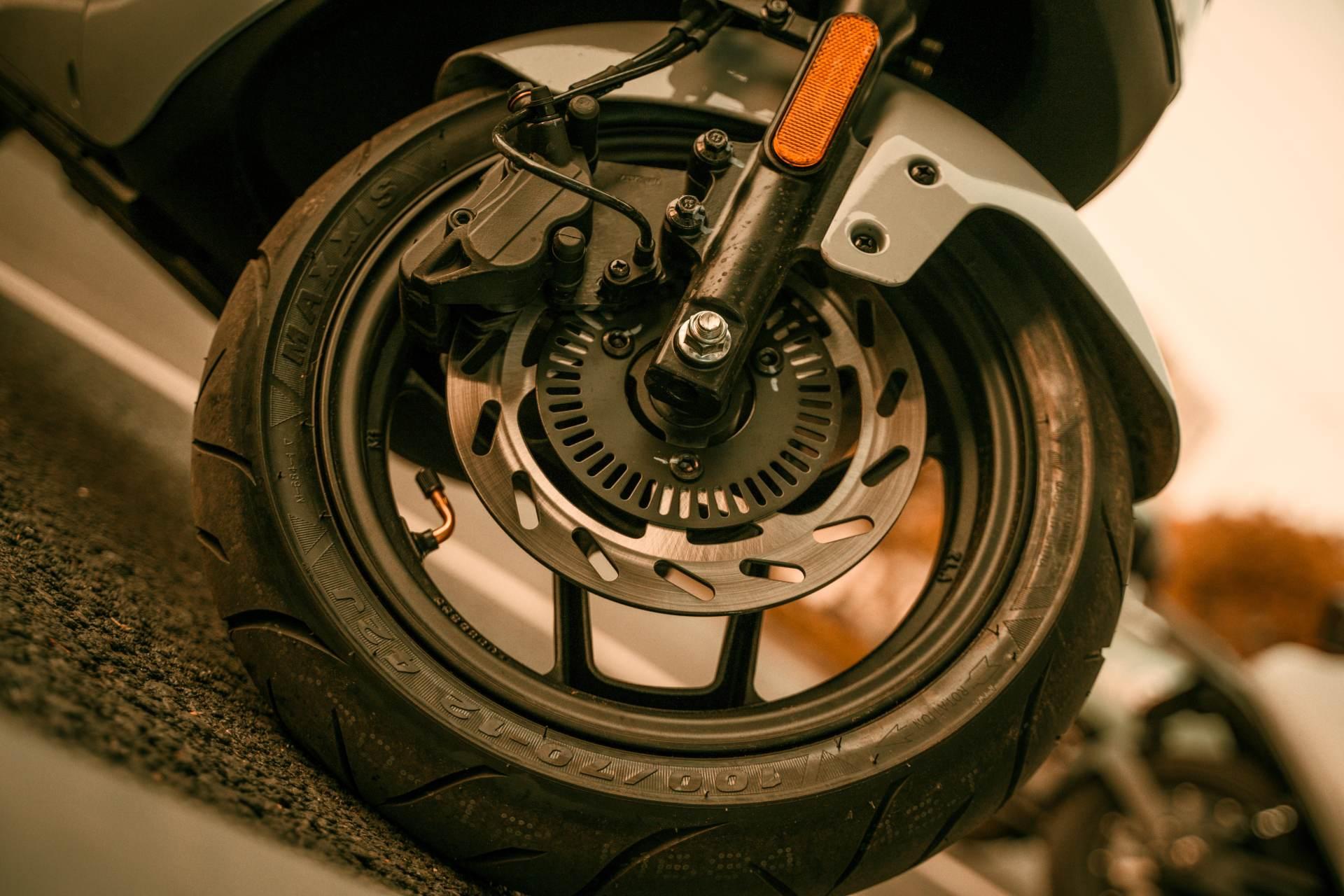 近2.1W的电动摩托车，体验如何？九号E200P MK2测评 - 知乎