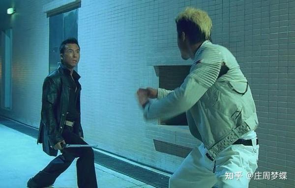 主持人问吴京：你和甄子丹搏斗，谁先倒下？吴京严肃地说出了结果 - 知乎