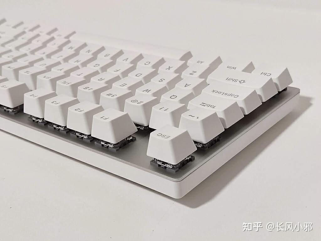 一把键盘即可拥有多种不同的手感？雷柏V700 DIY RGB机械键盘上手体验 - 知乎