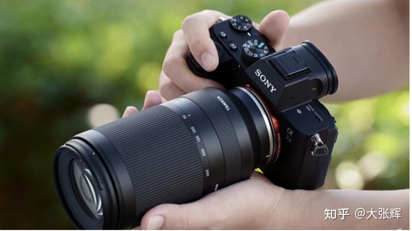 索尼a7c已经有套机镜头了是买腾龙28200还是70300?