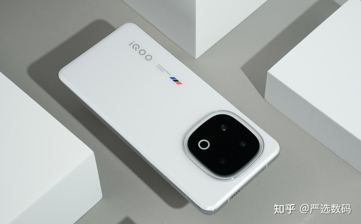 同样是骁龙8至尊版，小米15、iQOO13和一加13该怎么选？ - 知乎