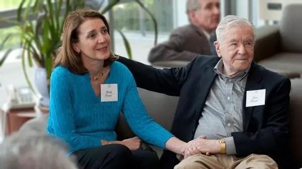 从华尔街最有权力的女人到谷歌首位女CFO，60岁的她，是第32名世界最具影响力女性 - 知乎