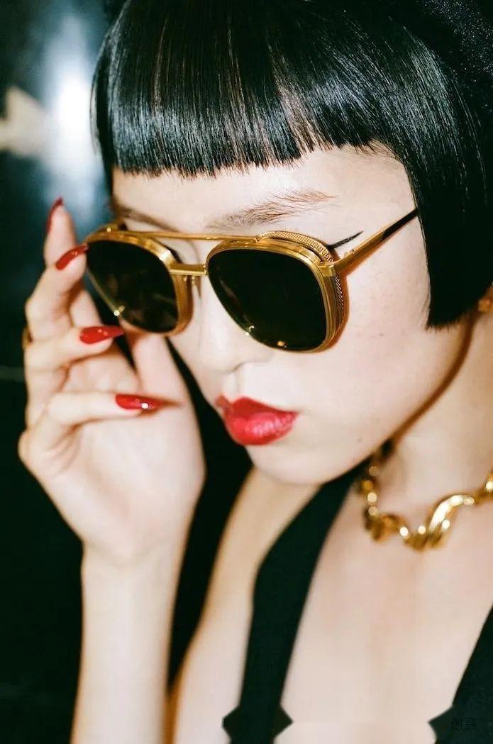 眼镜界盗梦空间！Linda Farrow玩转超现实主义打工人秒变艺术icon - 知乎