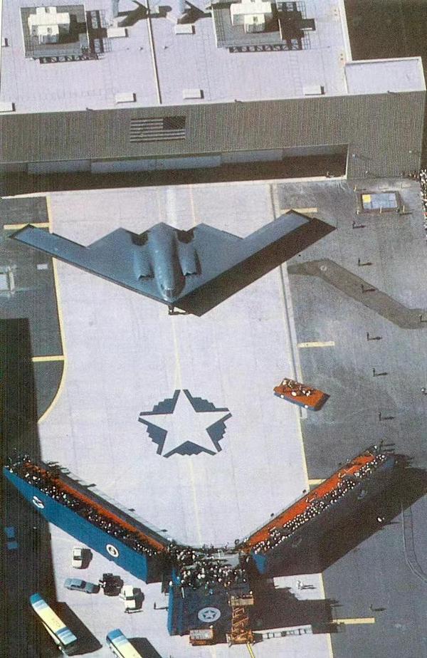 B21突袭者的前生今世，看后以后瞬间明白了这是为谁量身定制 - 知乎