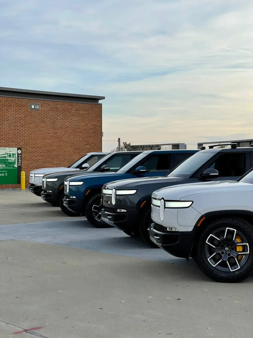 疯狂的Rivian，上市两天市值第4，再超比亚迪、戴姆勒 - 知乎