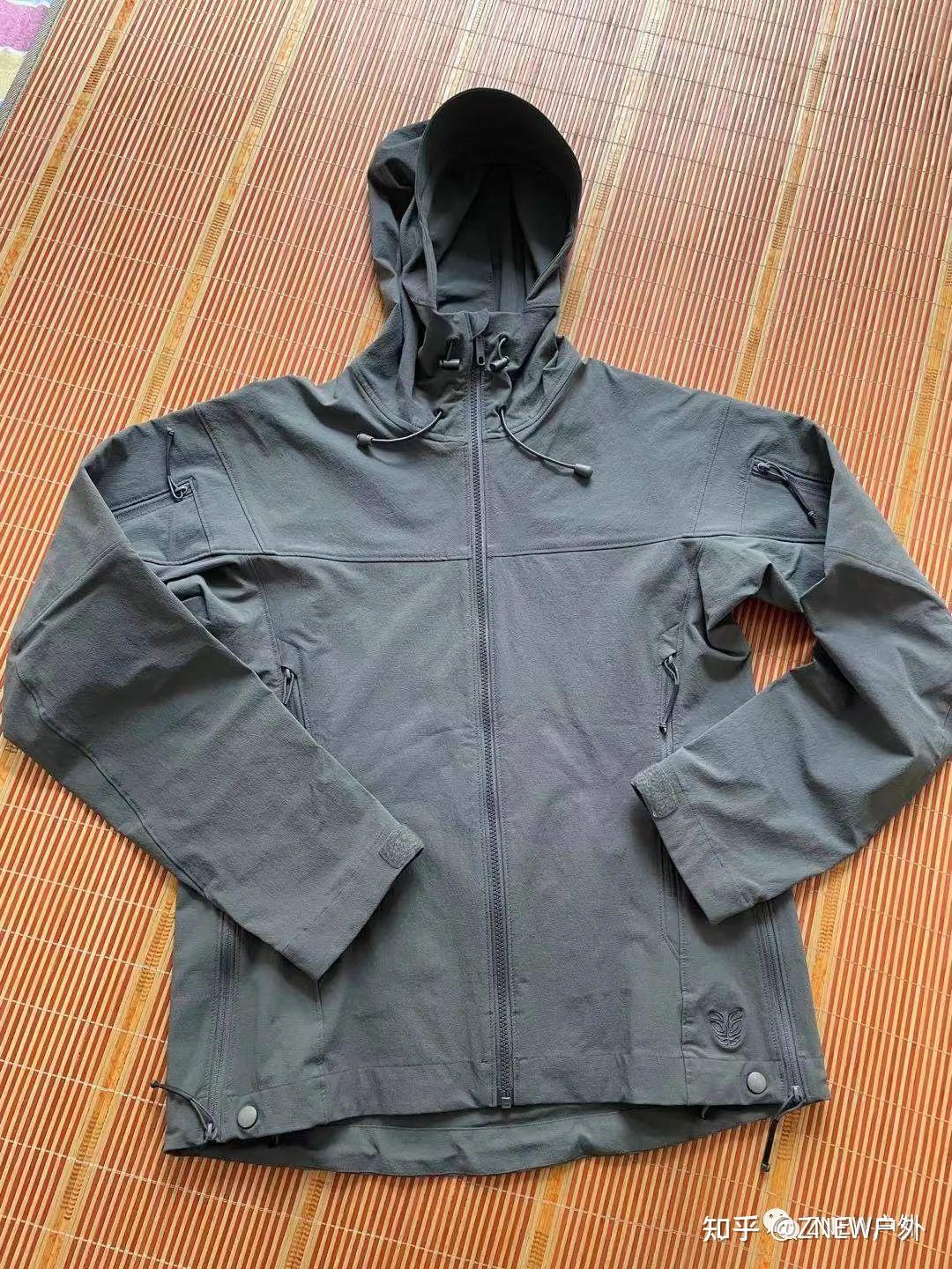 请问有什么冲锋衣或其他户外服装推荐的？