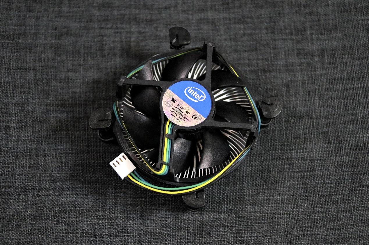 英特尔也玩“灯”？全新第12代原装散热器评测 - 知乎
