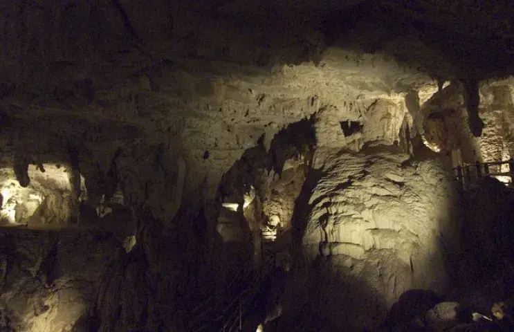 马来西亚10个值得一探的洞穴 - 知乎