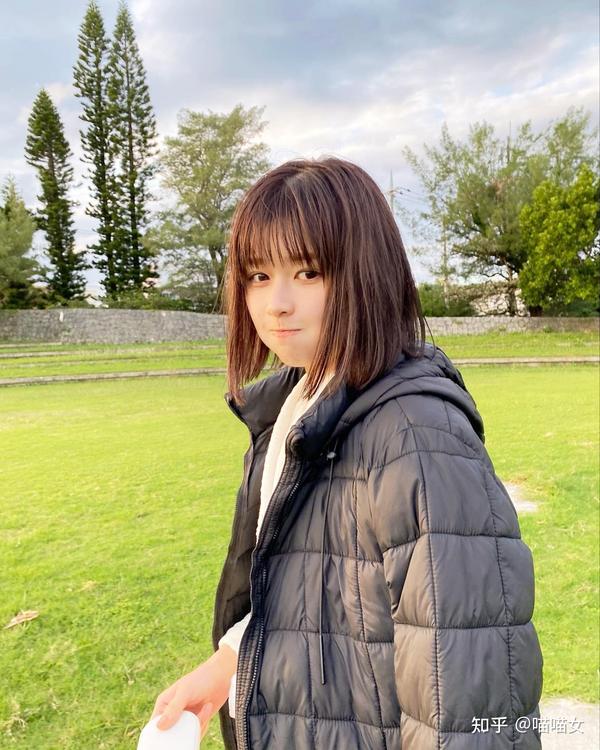 itotii正妹：一脱发现很有料！日本短发甜妹《讶木柚叶》清凉写真！ - 知乎