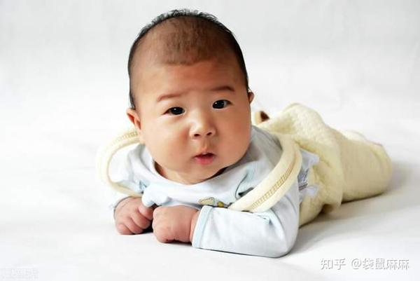 宝宝半夜哭闹,父母不可大意 知乎