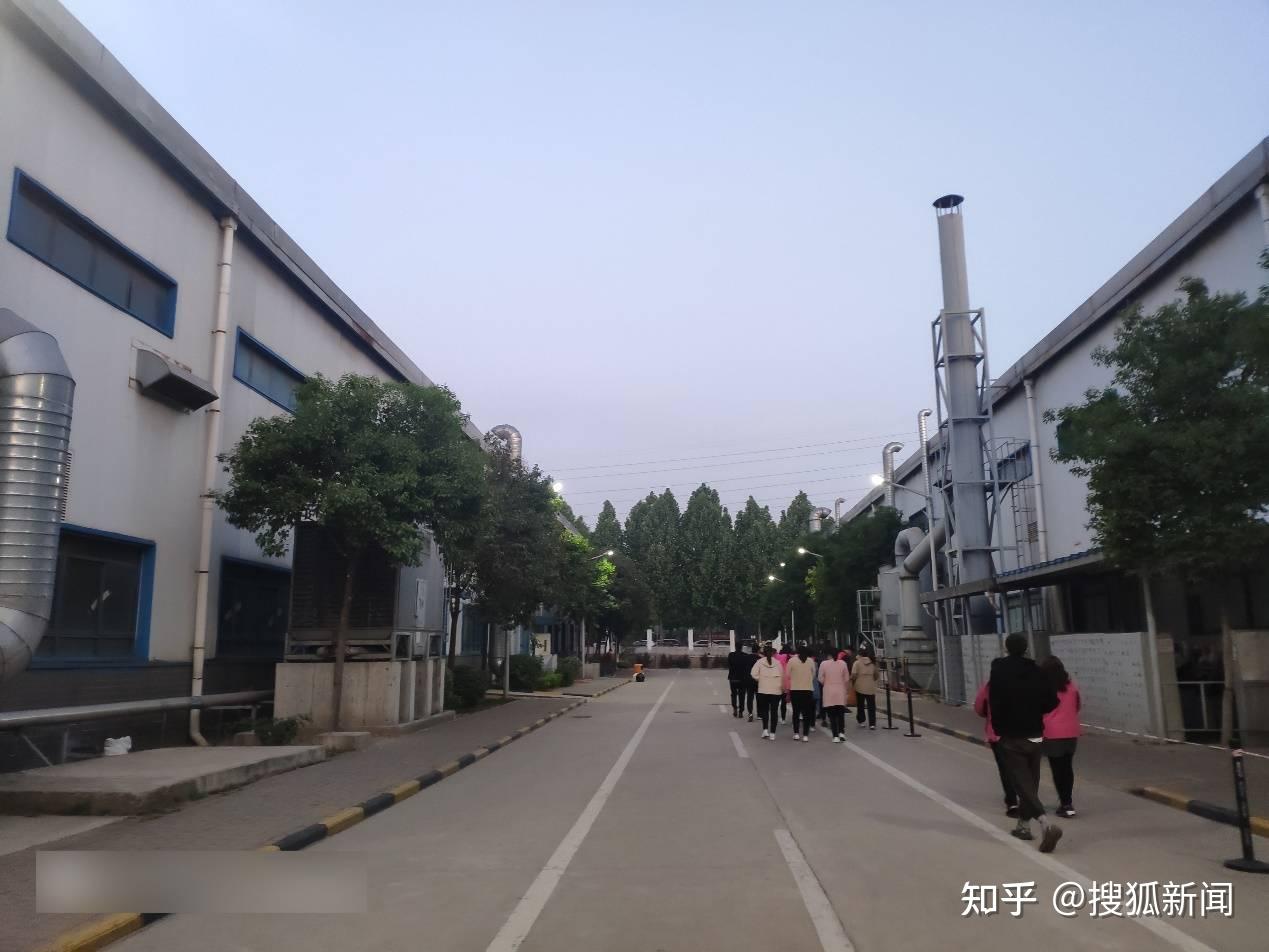 河南中年女工挤进富士康“熬社保” 不敢请假产检 - 知乎