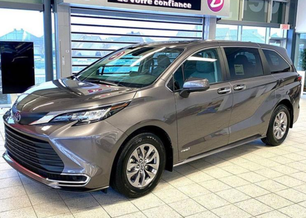 别克GL8的死敌，丰田塞纳实车亮相，混动是最大的卖点 - 知乎