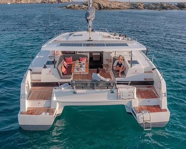 十艘性能优越的双体帆船不容错过！ - 知乎