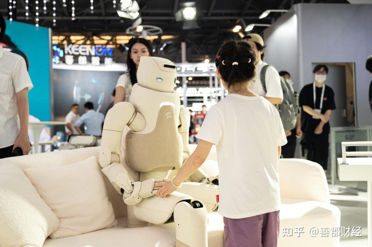 傅利叶亮相 WAIC 2025：带来 GR-3 新品首秀，开启具身智能康养新概念 - 知乎