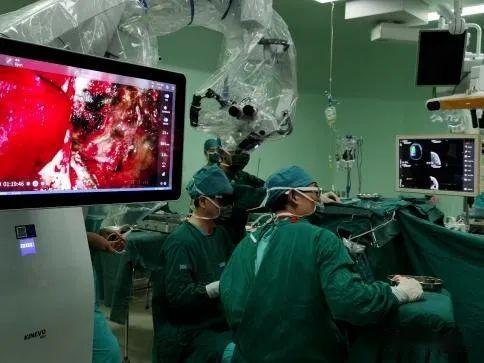 解放军总医院：“4K 3D外视镜机器人手术显微系统”入院 - 知乎