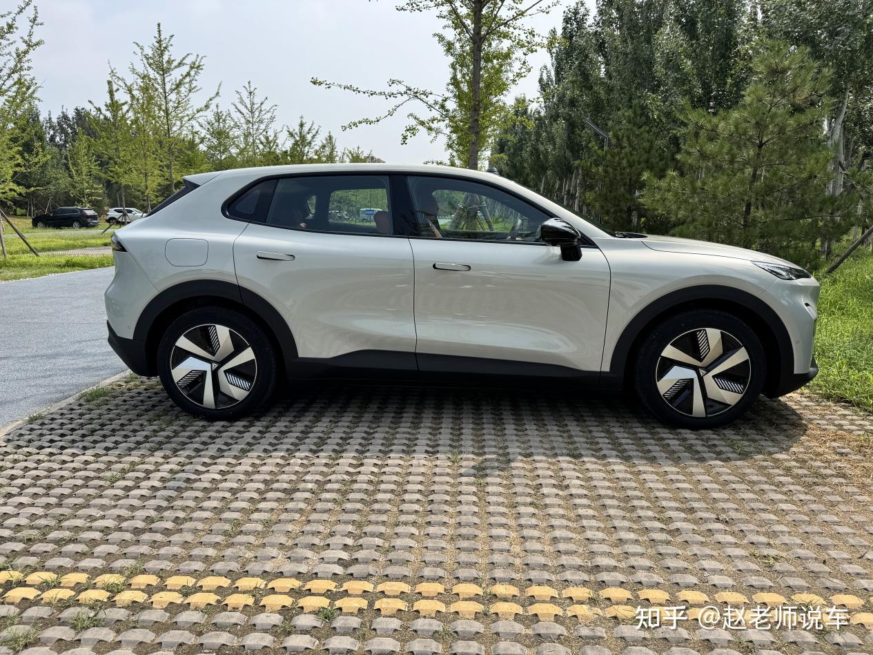 15万级纯电SUV对决，深蓝S05和银河E5谁更值得买？看这四点买不亏 - 知乎