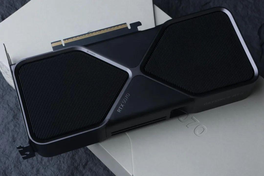 Blackwell甜点驾临——NVIDIA GeForce RTX 5070 FE初探雅评 - 知乎