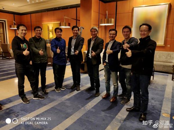 雷军一张高管合照，暴露“老板穿啥，我就穿啥”的潜规则！ 知乎