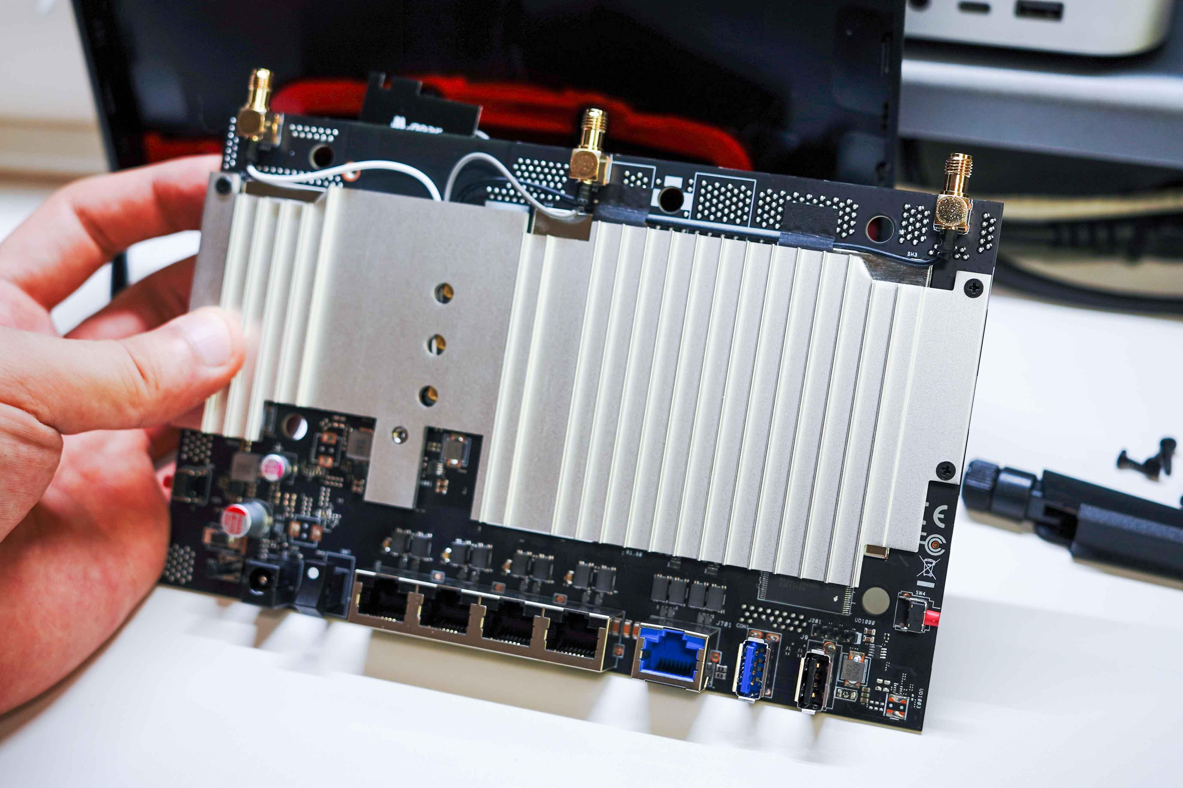 旗舰级硬件下放的新品路由器丨华硕BE86U首发开箱拆解评测 - 知乎