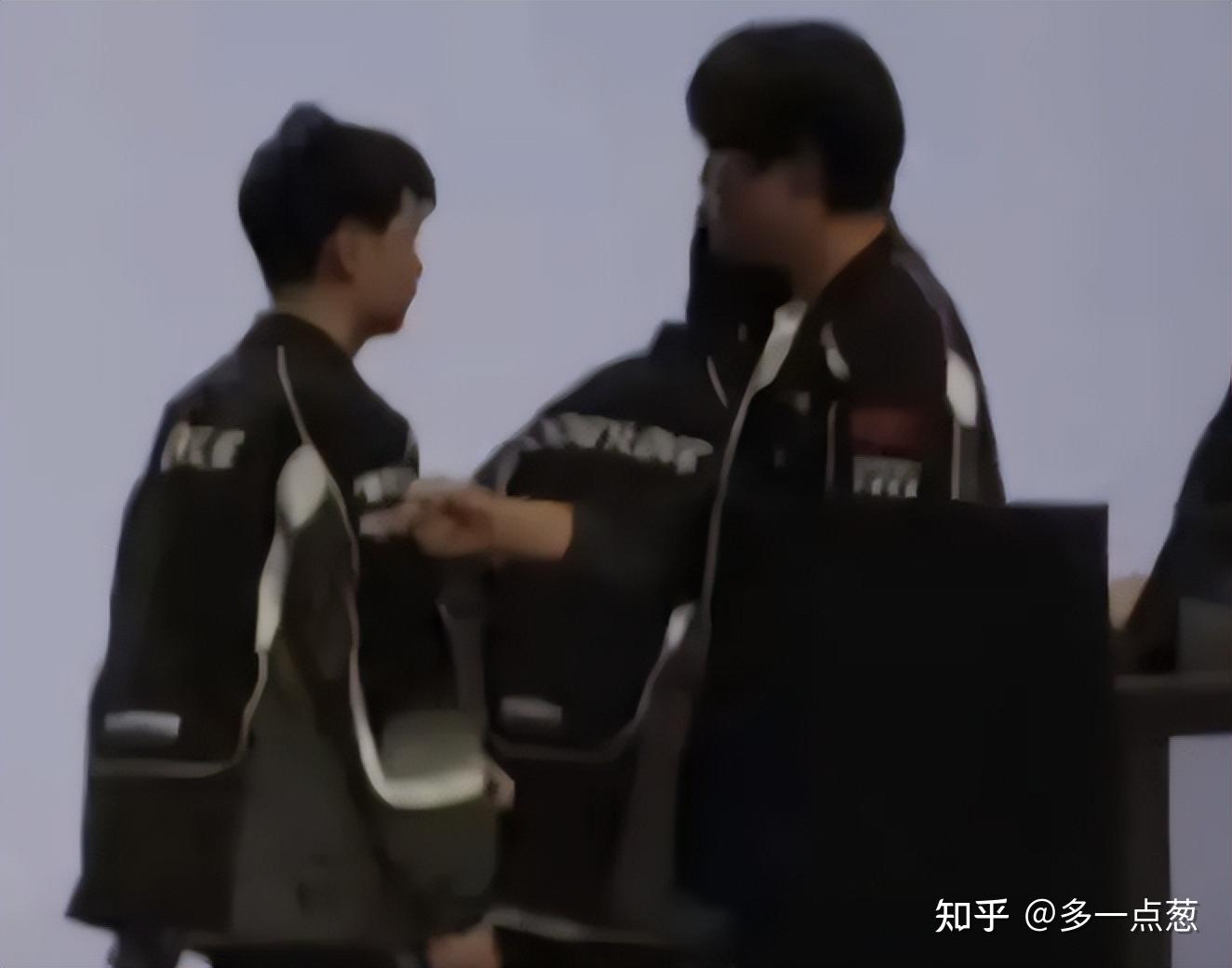 小奶油拒绝和Bin弯腰，口碑逆袭！BLG两人合约到期，Xun晒出左手合影 - 知乎