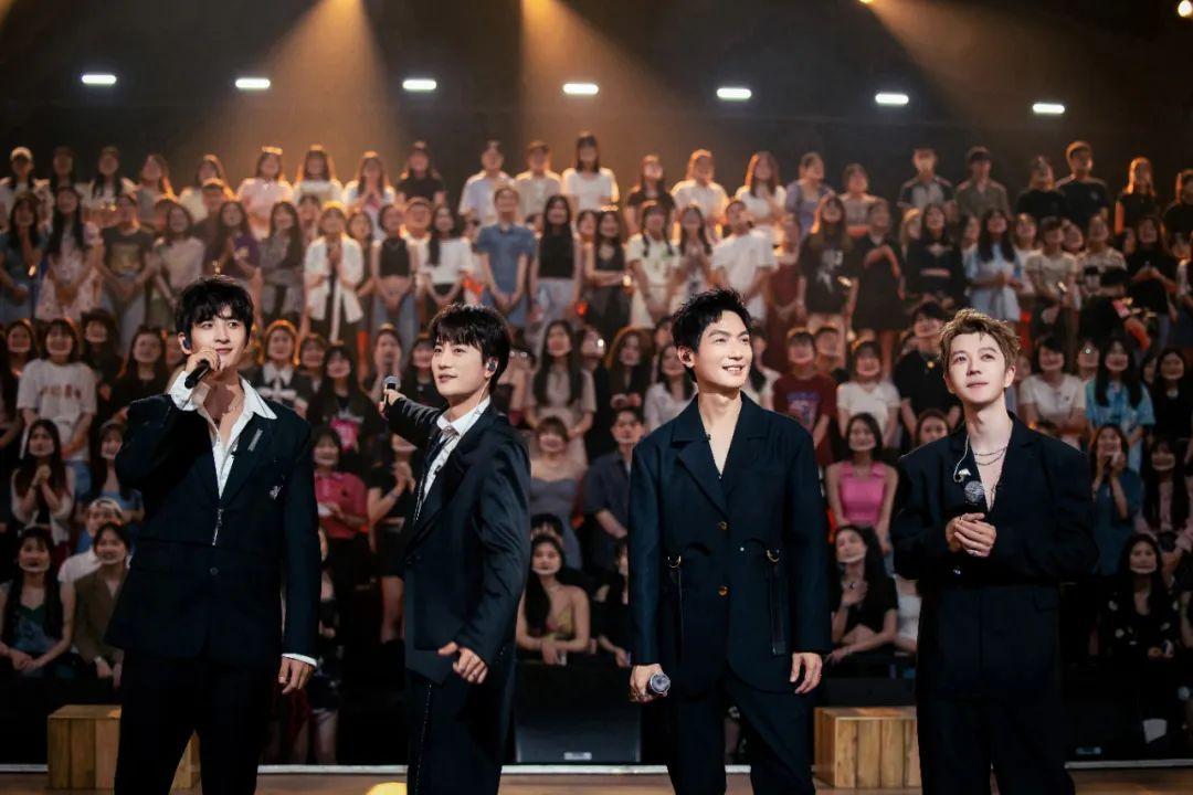 0713再就业男团“出道”一周年，红到什么水平了？ - 知乎